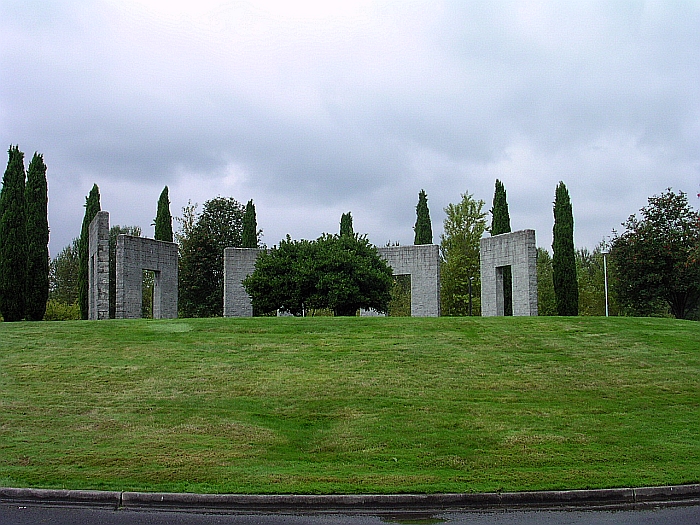 Stonehenge at the Office Plaza, Renton, Washington State | CLONEHENGE